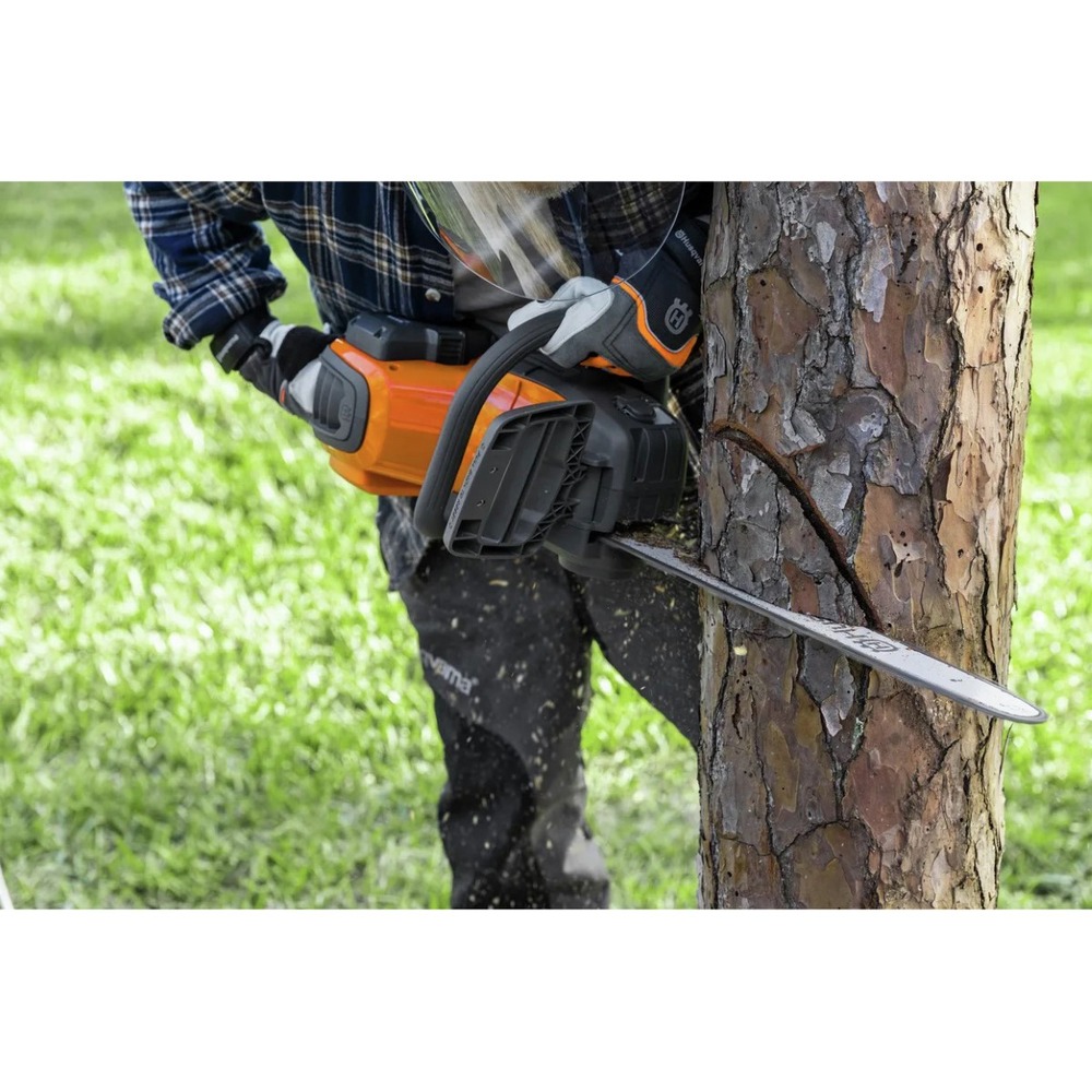 Husqvarna 350i 42V Power Axe Brushless Lithium-Ion 18 in. Cordless ...